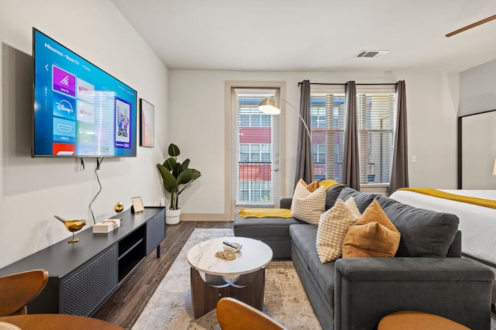 Resort Hideaway: Cozy Studio At Midtown - Dallas, TX