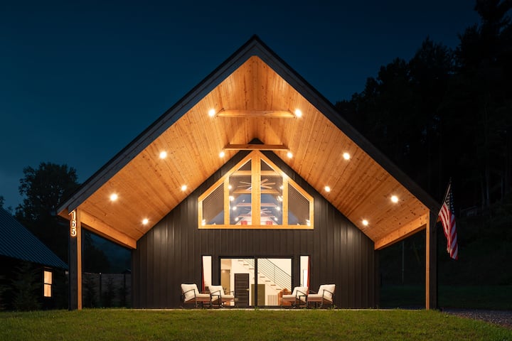 Lux Mountain Barndo Getaway | Brand New | Sleeps 6 - Waynesville, NC