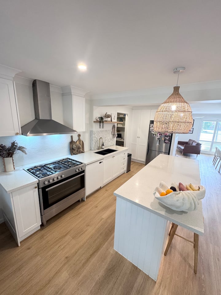 Entire House Plus Tiny Home & Sauna! - Yamba