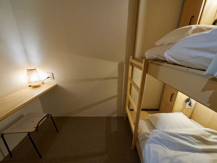 横浜みなとみらいで一人旅や友人、カップルの滞在に最適な最大2名の船宿キャビン!観光や出張にも好立地 - Yokohama