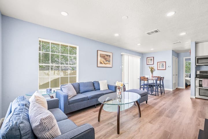 Newly Renovated Home Near Seaworld & Lackland Afb - San Antonio, TX