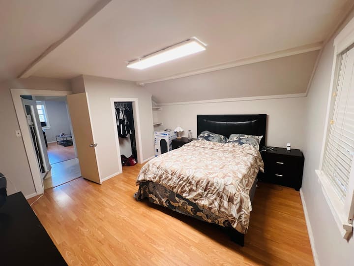 Downtown Private Loft - Medicine Hat
