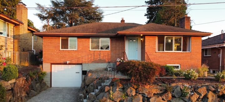 3br Home • Ev Charger • Garage - Seattle, WA