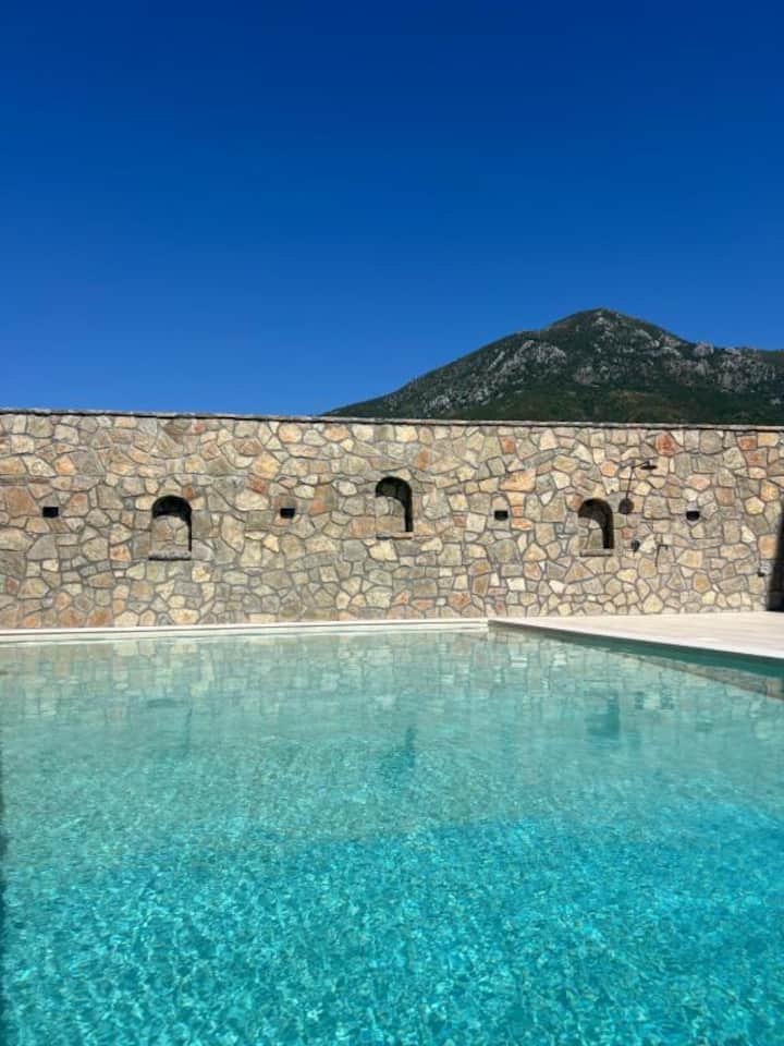Pool And Mountain View Apartment - Rubik
