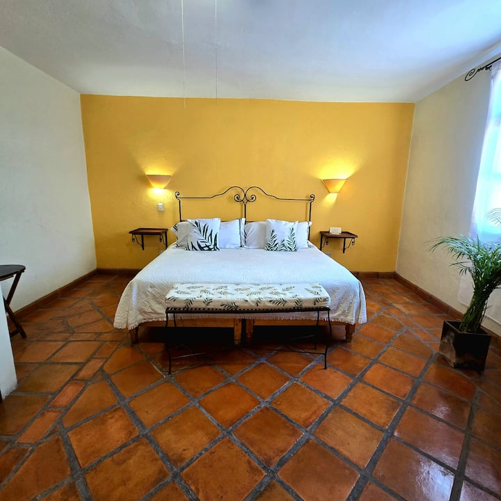Morena King Room Terrace & Perfect Location - San Miguel de Allende