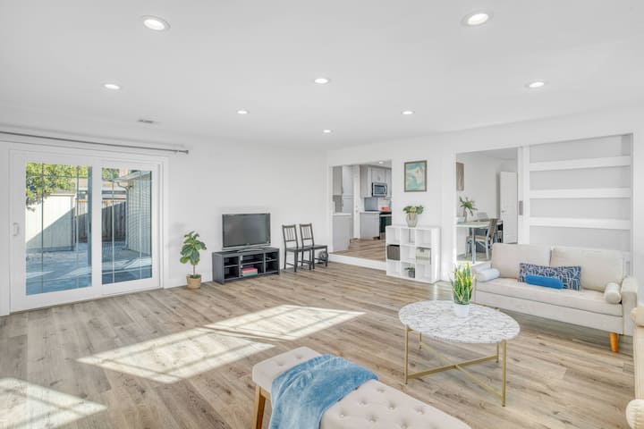 Newark Gem | Bright 4br, Prime Location Near Shops - Fremont, CA