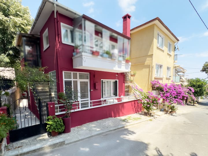 Cozy Nostalgic House With Garden, Heybeliada - Adalar