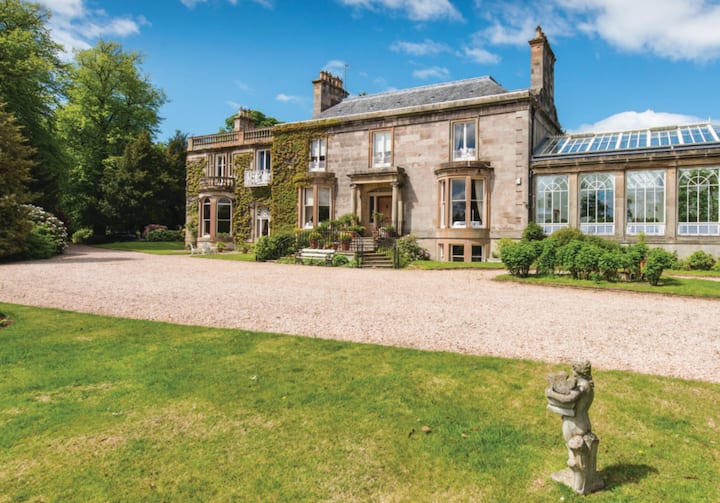 Escape To Serene Georgian Estate, Near Edinburgh - Hopetoun House