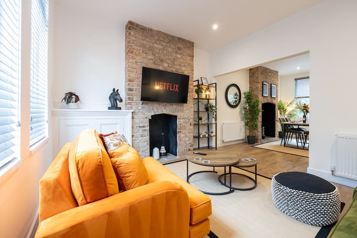 Hillgate Renovated 2br Victorian Property - Cheadle