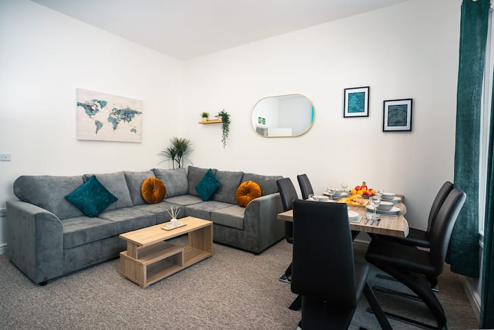 Town Center Location| Spacious Rooms | Contractors - Yeovil