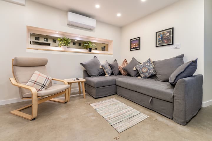Downtown Greystone Remodel | Free Pkg | H2o Flr Ht - Montréal, QC