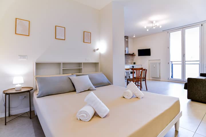 Astra 1 - Rifugio Moderno Dal Gusto Elegante - Bologna