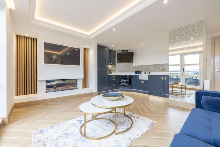 Luxury Apartment With River View, Central Location - Derry