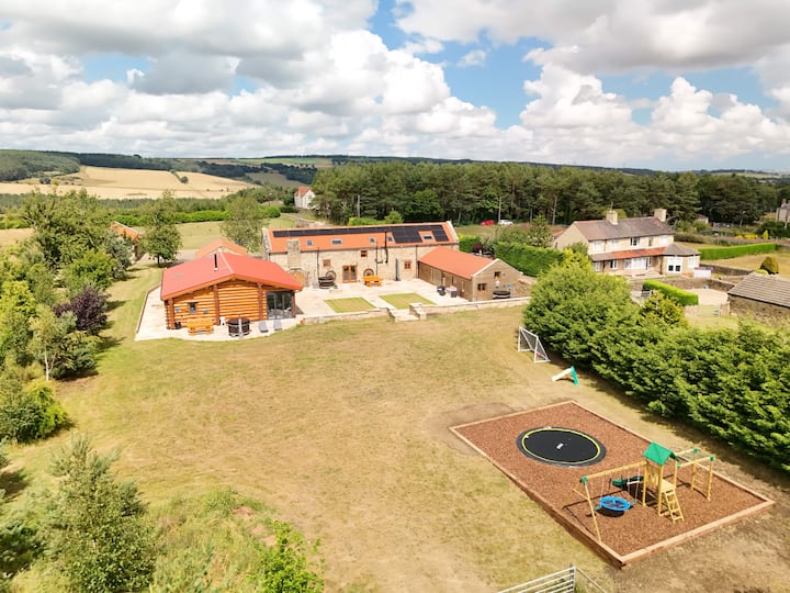 The Country Estate, Sleeps 16, 3 Hot Tubs & Views - Durham