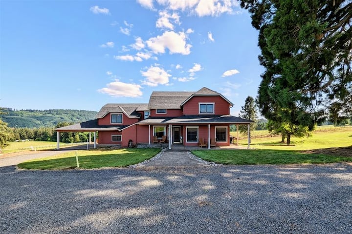 Vineyard Farmhouse In Sherwood With Mt Hood Views - Newberg, OR