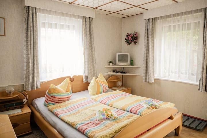 Ostalgie-oase Mit Dusche & Tv - Zinnowitz