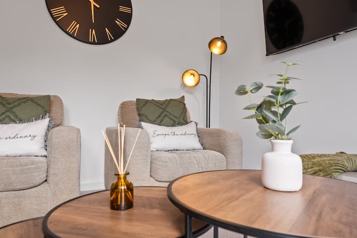 City Nest Sa Free Parking! Contractors, Discounts. - Uxbridge