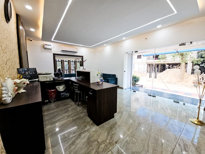 Palm Tree Haven | 6 Bedroom Executive Flat - Bhubaneswar