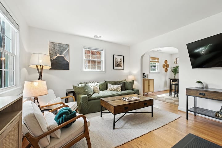 *New* Cozy Arlington Townhome - Quiet Neighborhood - Arlington, VA