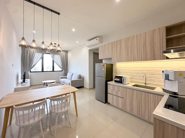 Iconic Regency 2br Seaview Room - 