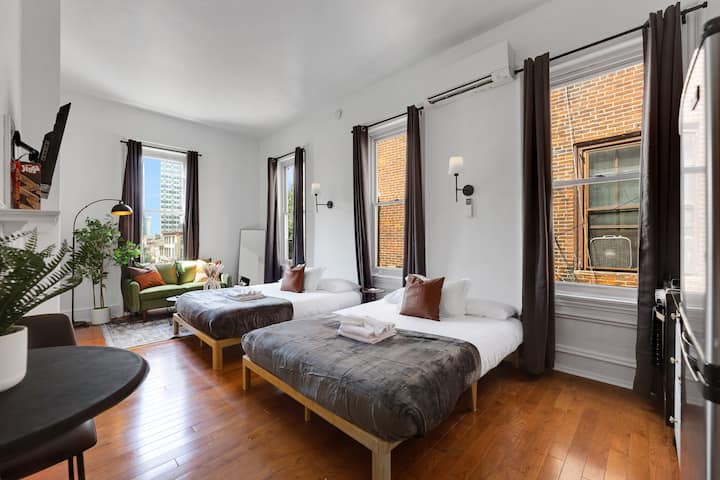 New Studio In Center City | Sleeps 4 | Fast Wifi - Philadelphia, PA