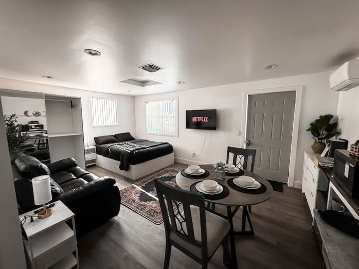 The Luxe Studio - Hidden Hills, CA