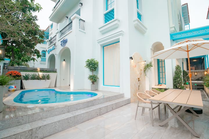 Beachfront Area 4br Villa | Private Pool + Jacuzzi - China