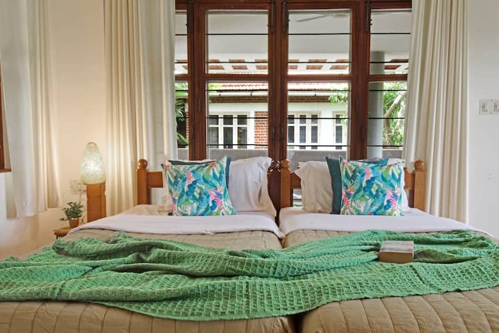 Tropical Quarters Entire Building Within A Resort - ポンディシェリー