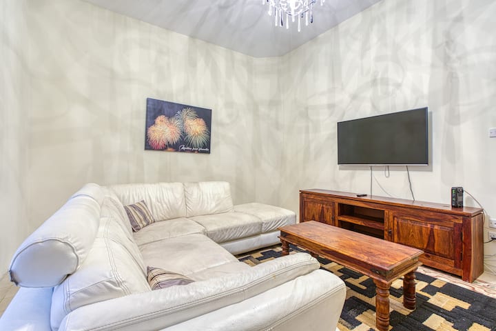 St James The Traditional 4-bed Townhouse + Terrace - Malta