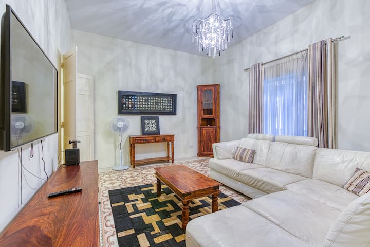 St James The Traditional 4-bed Townhouse + Terrace - Malta