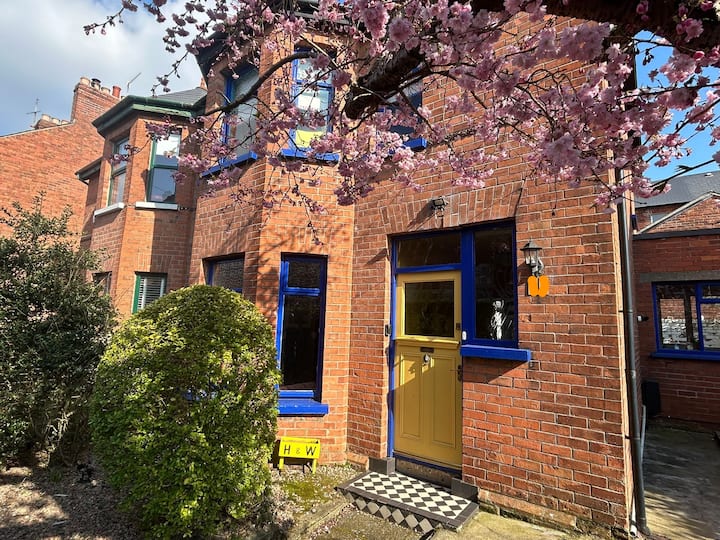 Colourful, Quirky Artist-owned 3 Bed Next To Cafes - Belfast