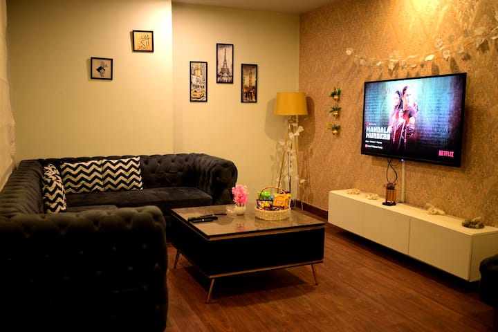 Warm Family 3br | Game Night & Lounge| Apollo E/11 - Islamabad