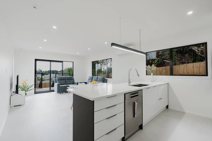 Modern Comfort In The Base – Brand-new 3br Retreat - Ngāruawāhia