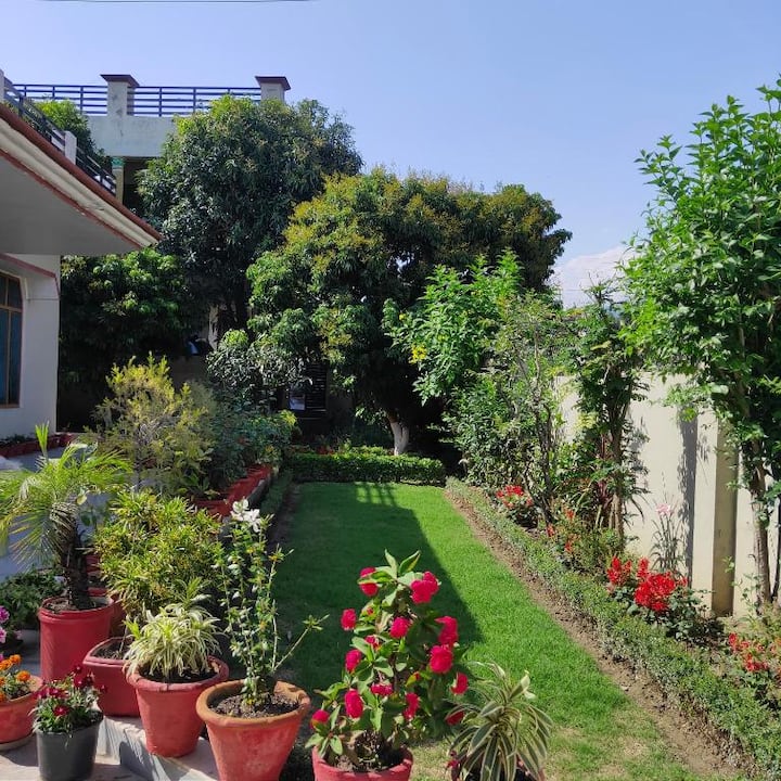 Bora's Homestay - Haldwani