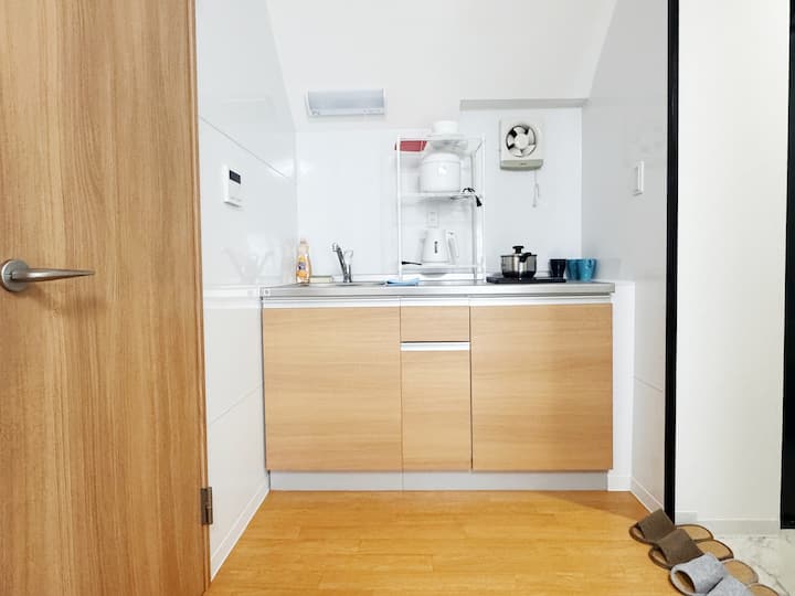 2 Metro Line/3 Mins Walk/2 Double Beds, Sleeps 4 - Osaka