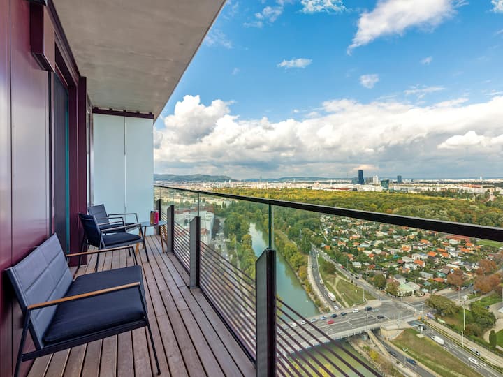 Penthouse With Terrace & Stadium View (Pool) - 