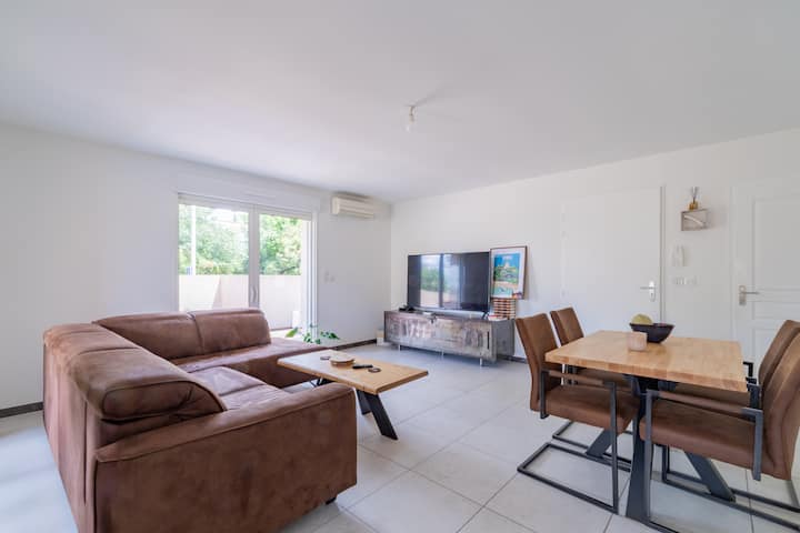 Villa Familiale Avec Piscine, Clim & Baby-foot - Pont du Gard