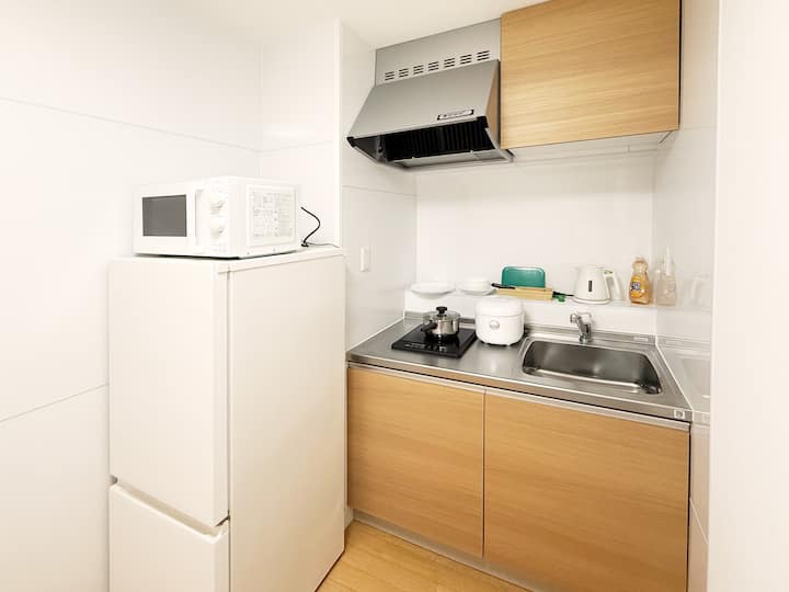2 Metro Line/3 Mins Walk/2 Double Beds, Sleeps 4 - Osaka