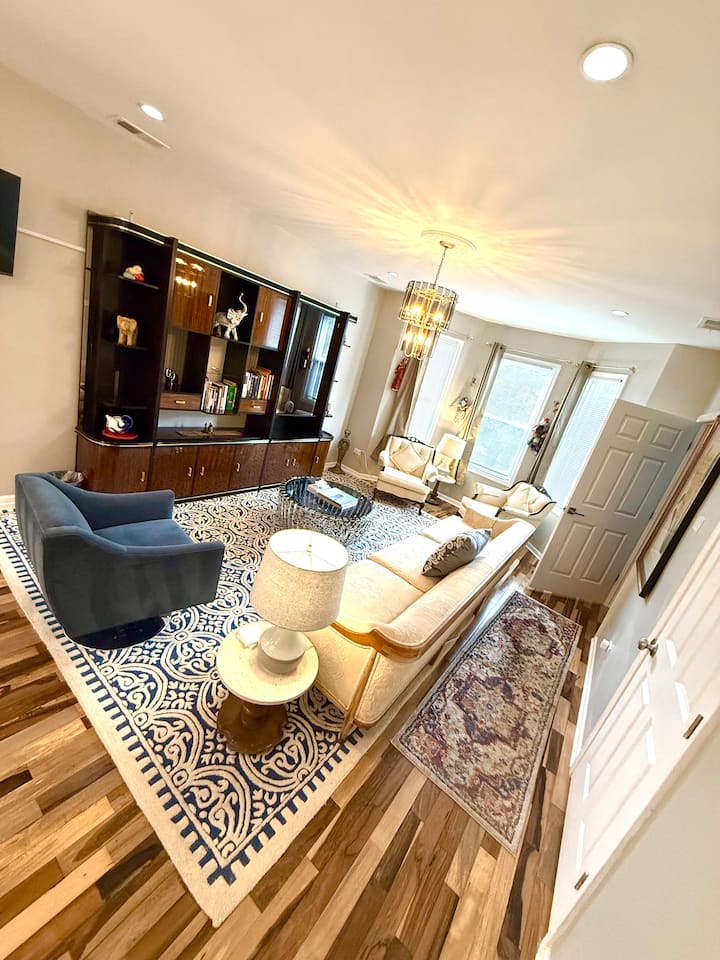 Charming 3br Getaway 10min From Midway Airport - Cícero, IL