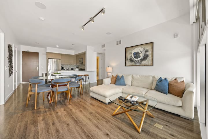Oceanview Penthouse Floor Downtown Plus Rooftop - Santa Monica, CA