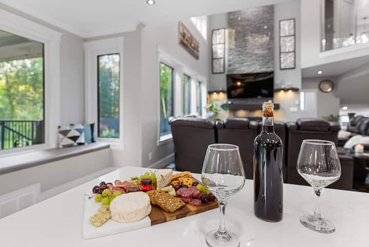 Luxury 6bd Stay | Close To Unbc & Cc Center | Pets - Prince George