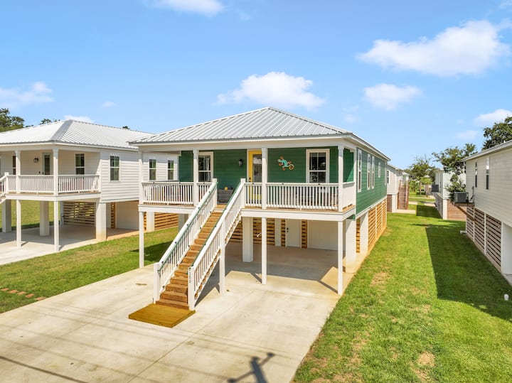 5 Bedroom Beach Retreat| Gamearea|hottub|sleeps 14 - Biloxi, MS