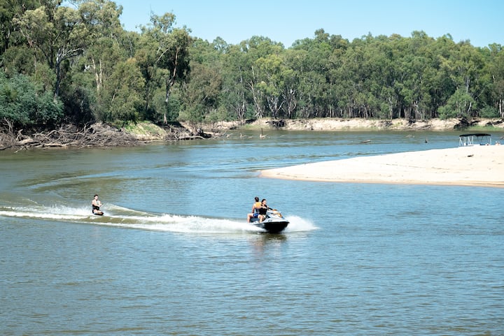 3 Bedroom Riverview Villa - Cobram