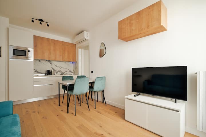 Strategic 1-br With Balcony – Duomo And City Life - Mediolan