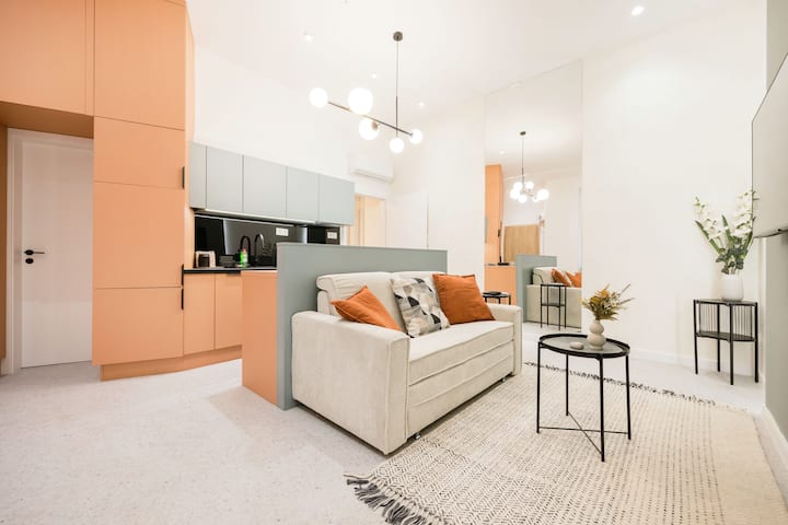 Chic Urban Retreat - Steps From Metro, Tram & Bus - Budapest