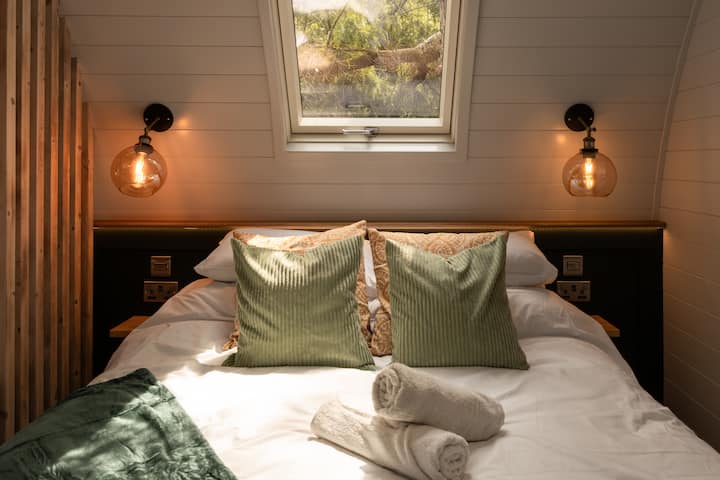 2 Min Walk To Nec | Luxury Overwater Pod With Deck - Birmingham