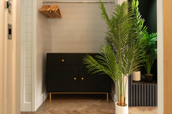 2 Min Walk To Nec | Luxury Overwater Pod With Deck - Birmingham