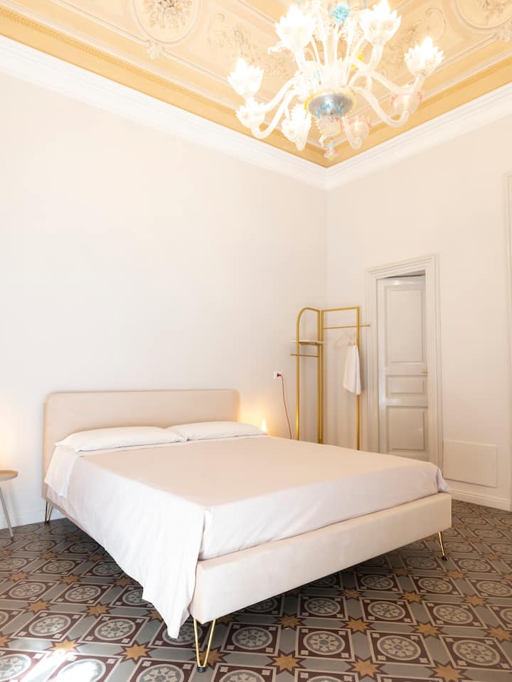 Palazzo Storico Con Soffitti Affrescati – Centro - Catania