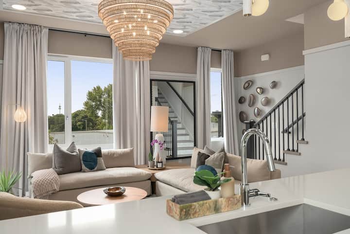 Luxury Rooftop, Pool, Sauna, Downtown View - Nashville, TN