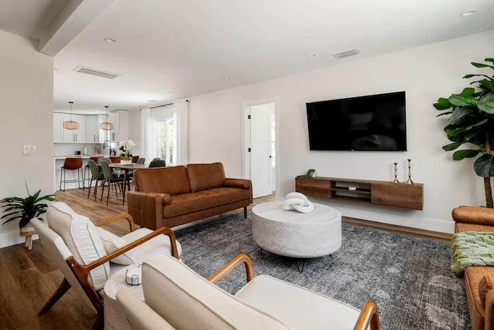 Bright & Spacious Coastal Getaway | New Remodel - Gulfport, FL